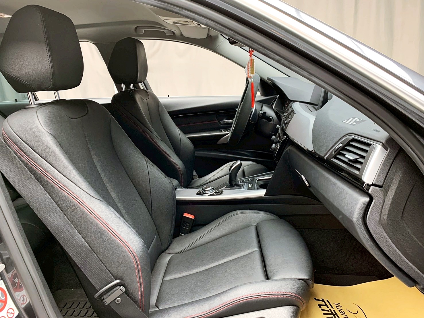 【BMW】中古車買賣－【(144) 2016/08月出廠 320i Sport 2.0】